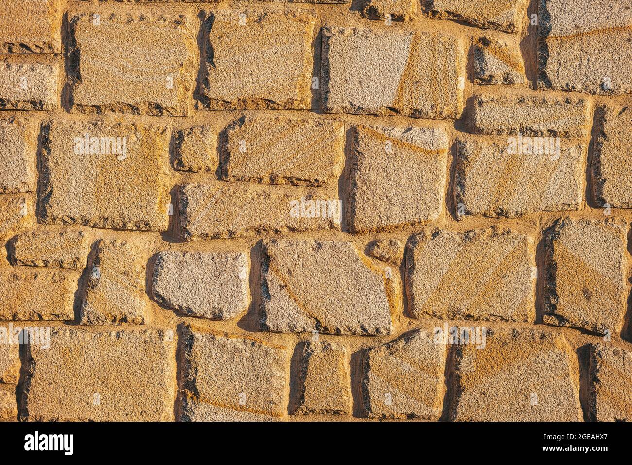Texture of a wall made of polished rocks Stock Photo - Alamy