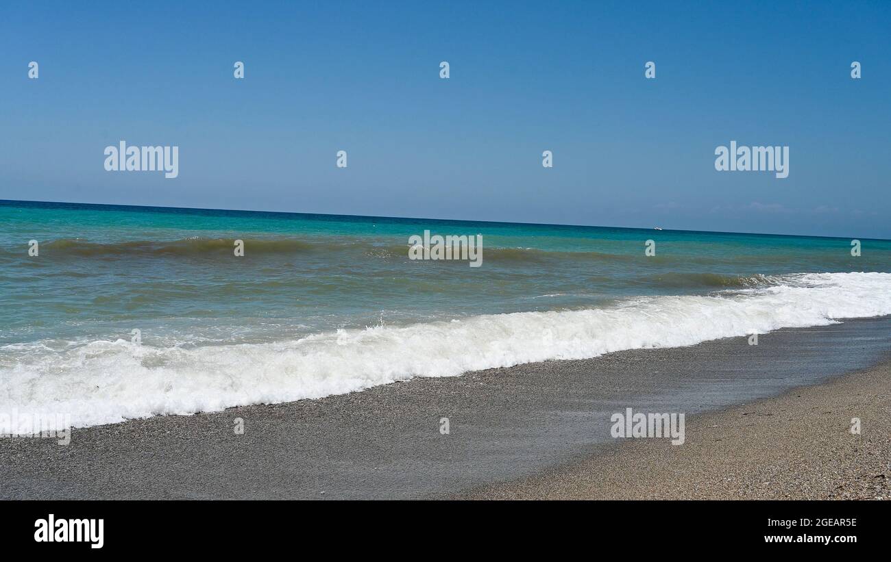 Wavy sea on the edge of the beach Stock Photo - Alamy