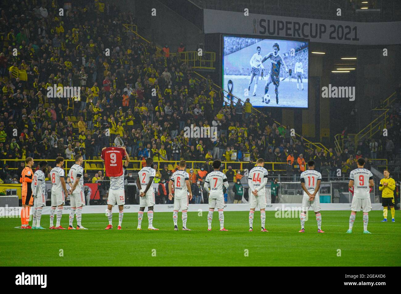 Number 9 soccer hi-res stock photography and images - Alamy