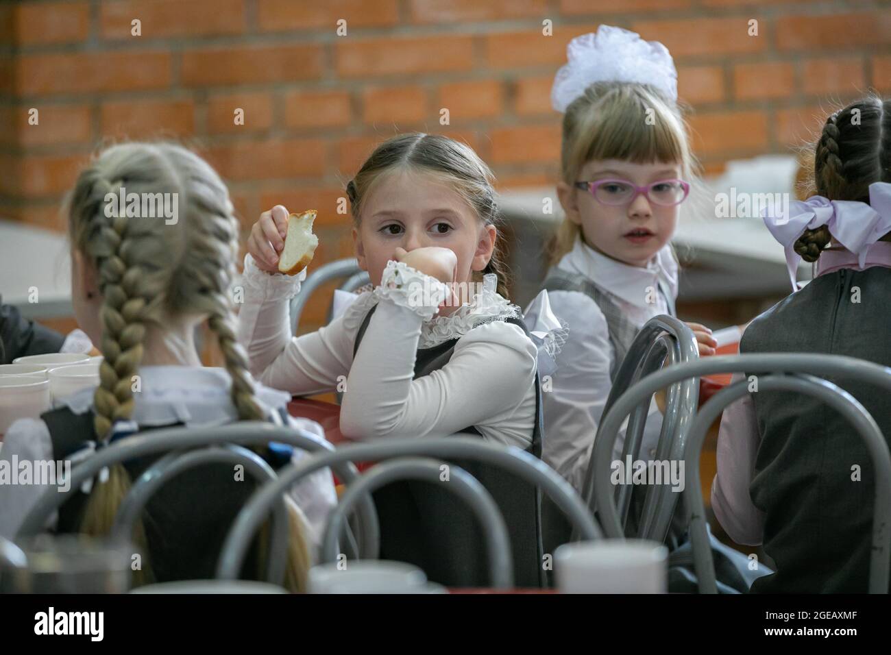 Russian school girl hi-res stock photography and images - Alamy