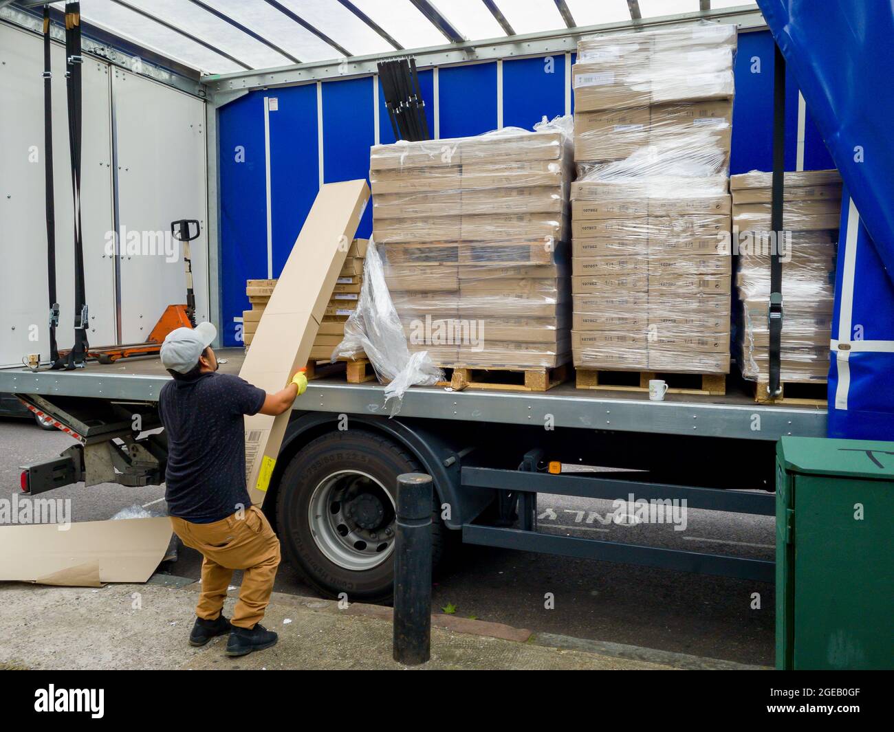 Heavy goods vehicle hi-res stock photography and images - Alamy