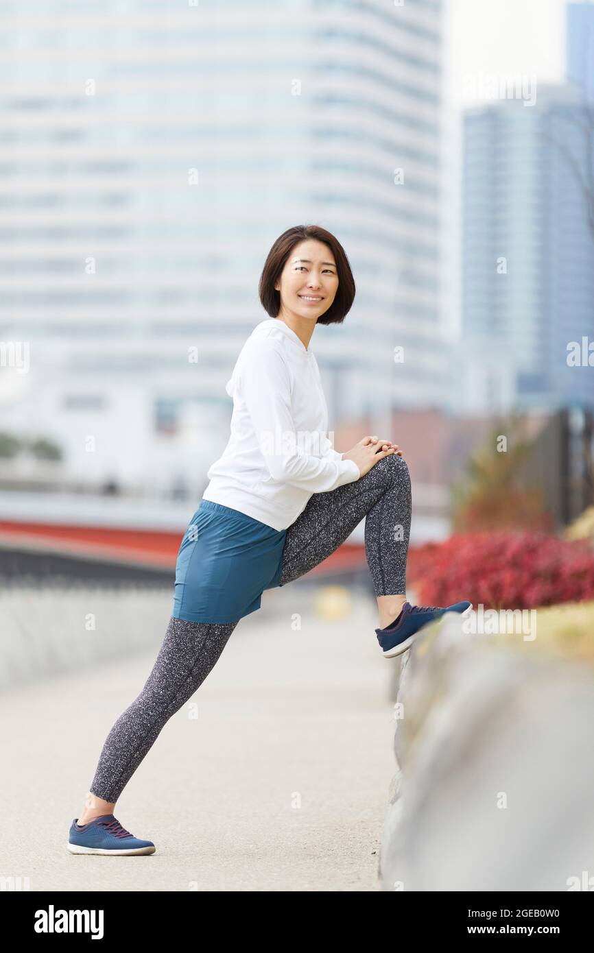 Japanese woman training outside Stock Photo - Alamy