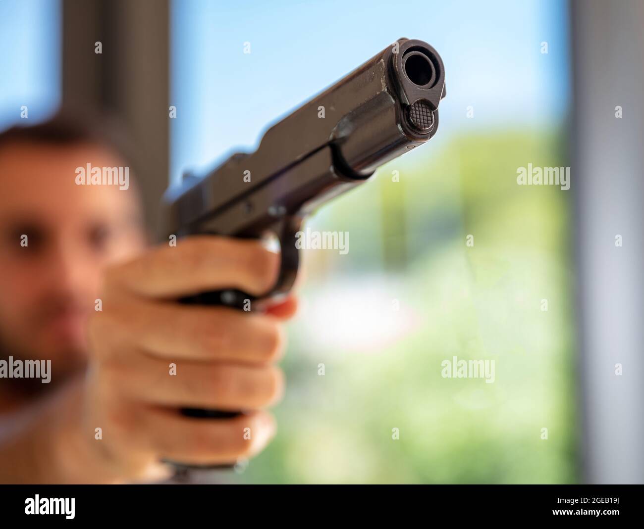 Aiming hand gun hi-res stock photography and images - Alamy