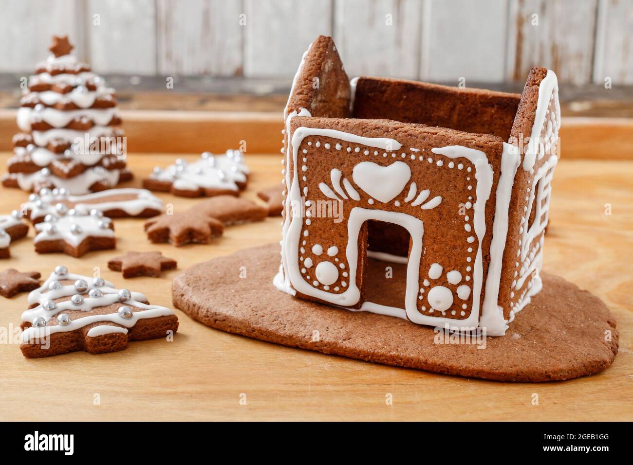 How to make gingerbread house, step by step, tutorial Stock Photo - Alamy