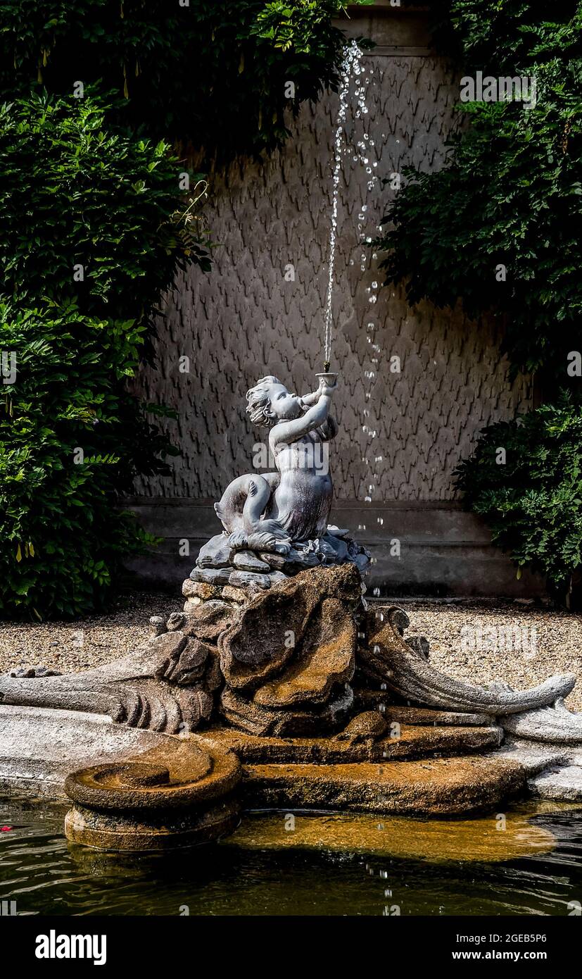 Fountains in a Beautiful formal garden Stock Photo - Alamy