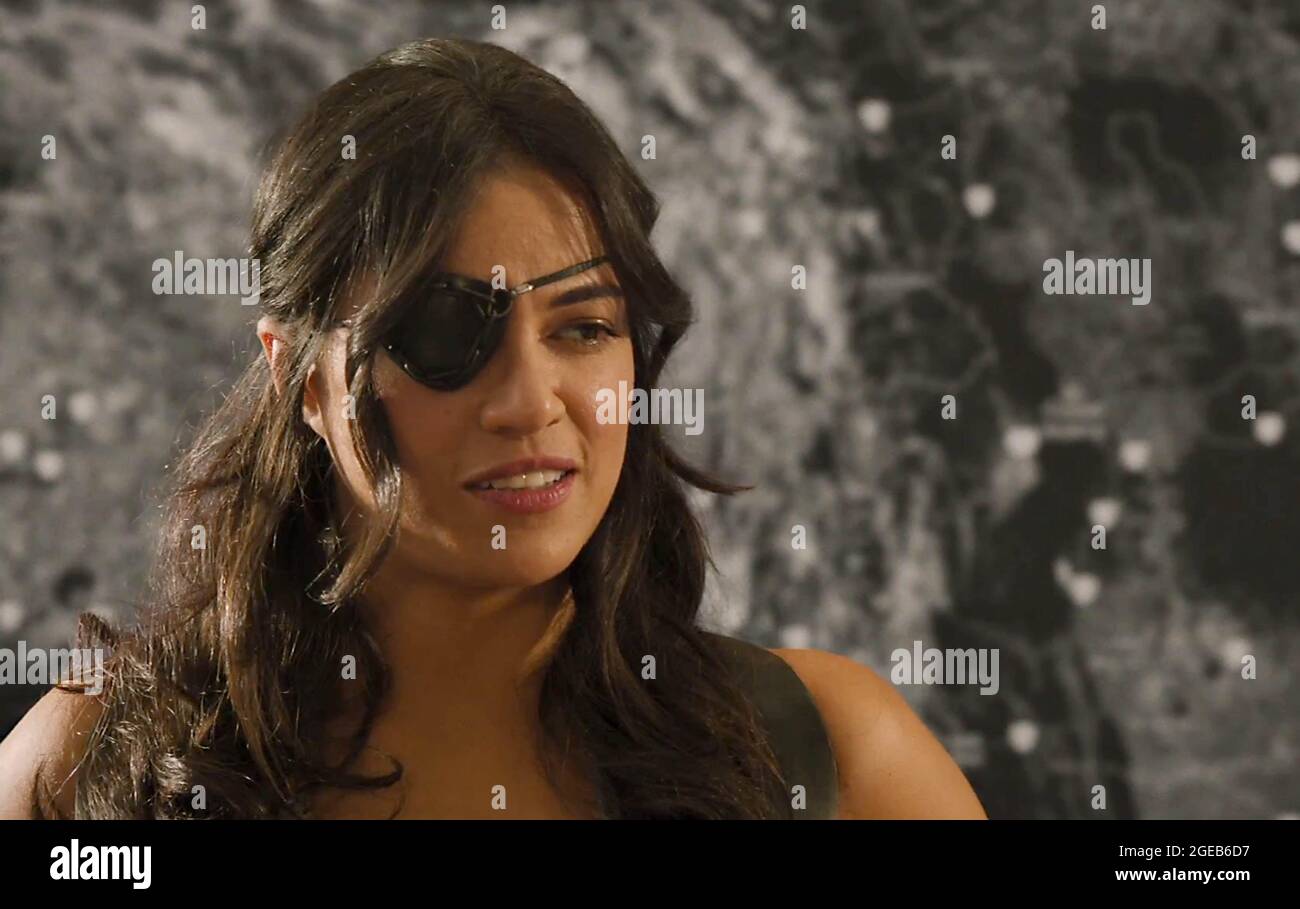 Michelle rodriguez machete hi-res stock photography and images - Alamy