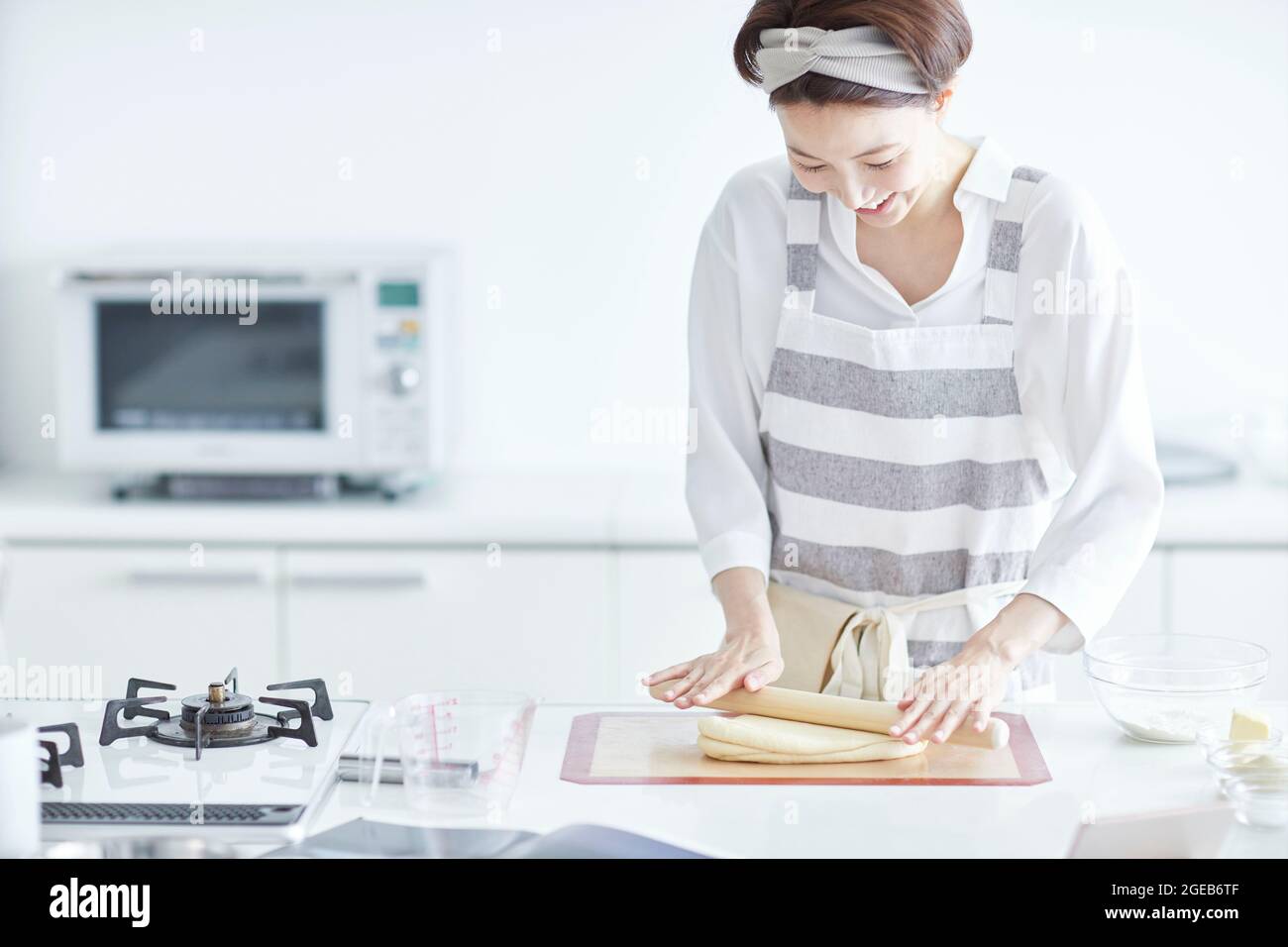 Japanese woman cooking at home Stock Photo - Alamy