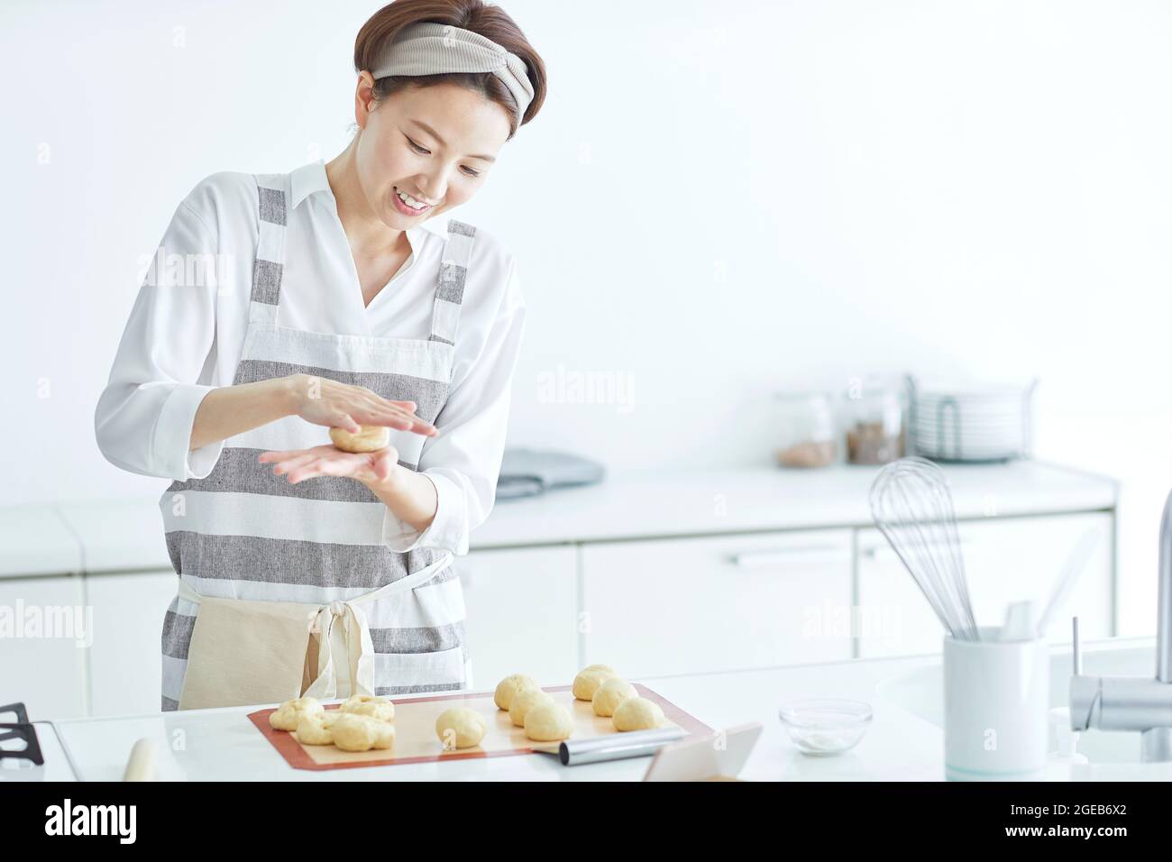 Japanese woman cooking at home Stock Photo - Alamy