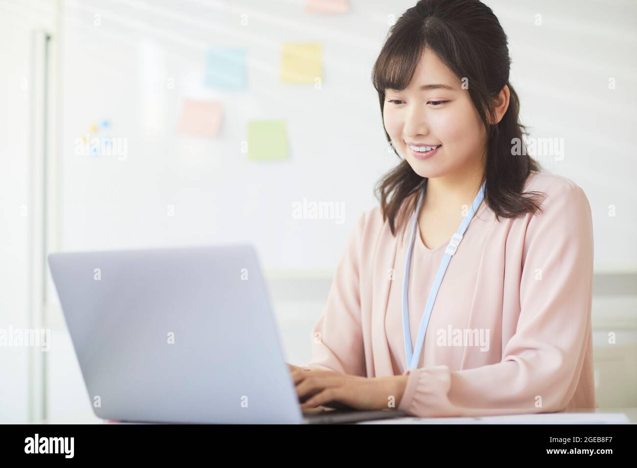Japanese woman working Stock Photo - Alamy