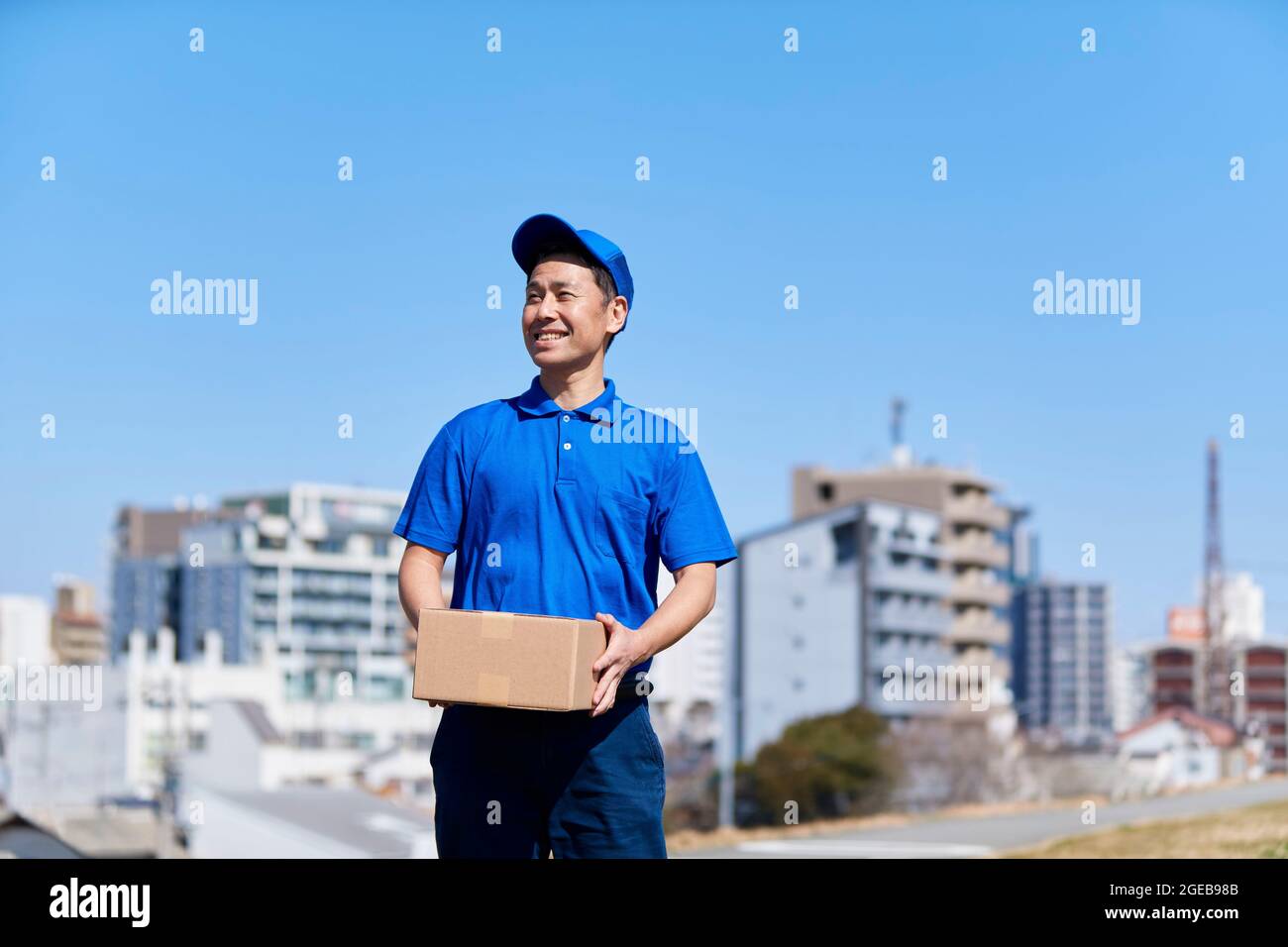 Japanese delivery man outside hi-res stock photography and images - Alamy