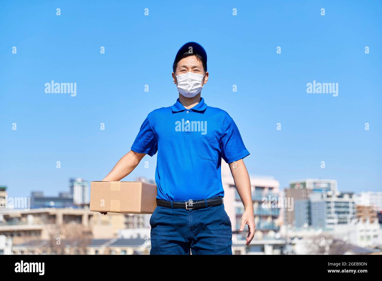Japanese delivery man outside Stock Photo - Alamy