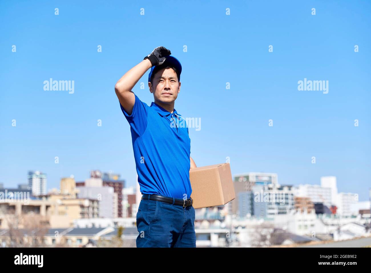 Japanese delivery man outside hi-res stock photography and images - Alamy