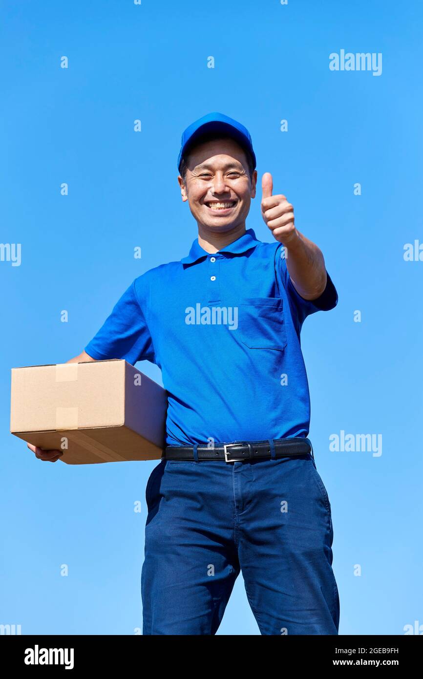 Japanese delivery man outside Stock Photo - Alamy