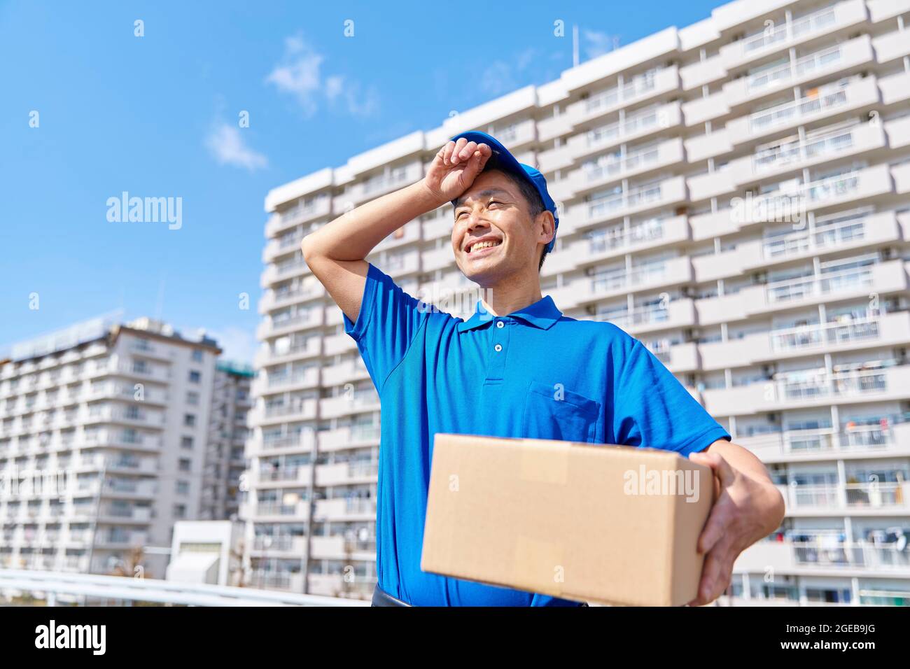 Japanese delivery man outside Stock Photo - Alamy