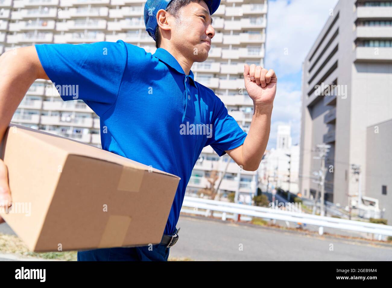 Japanese delivery man outside Stock Photo - Alamy