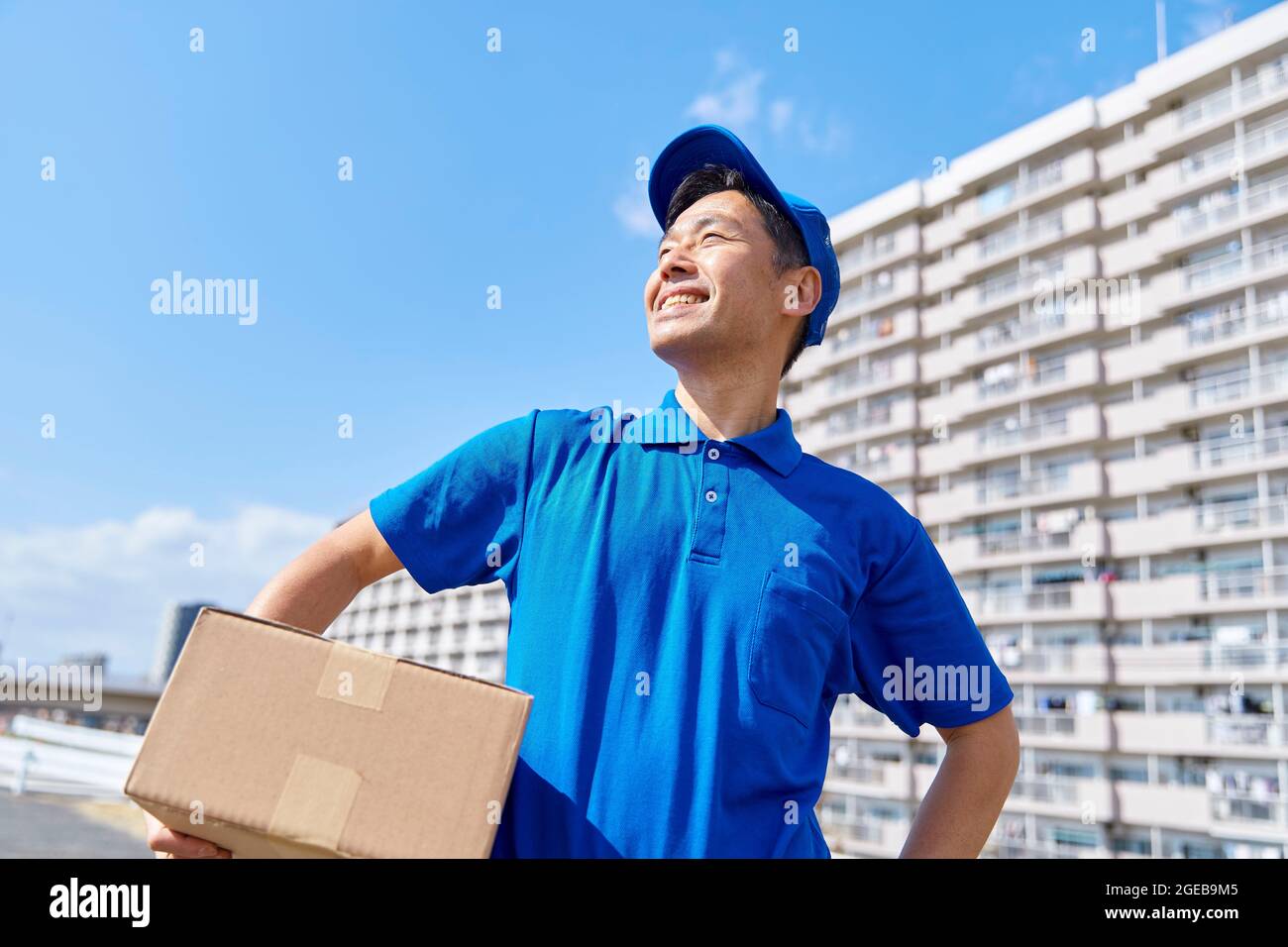 Japanese delivery man outside Stock Photo - Alamy