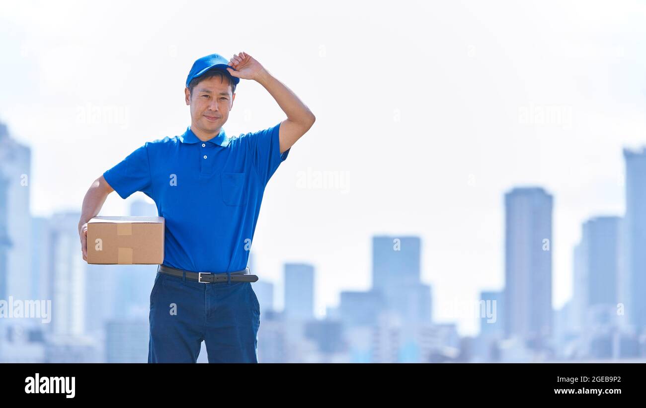 Japanese delivery man outside Stock Photo - Alamy