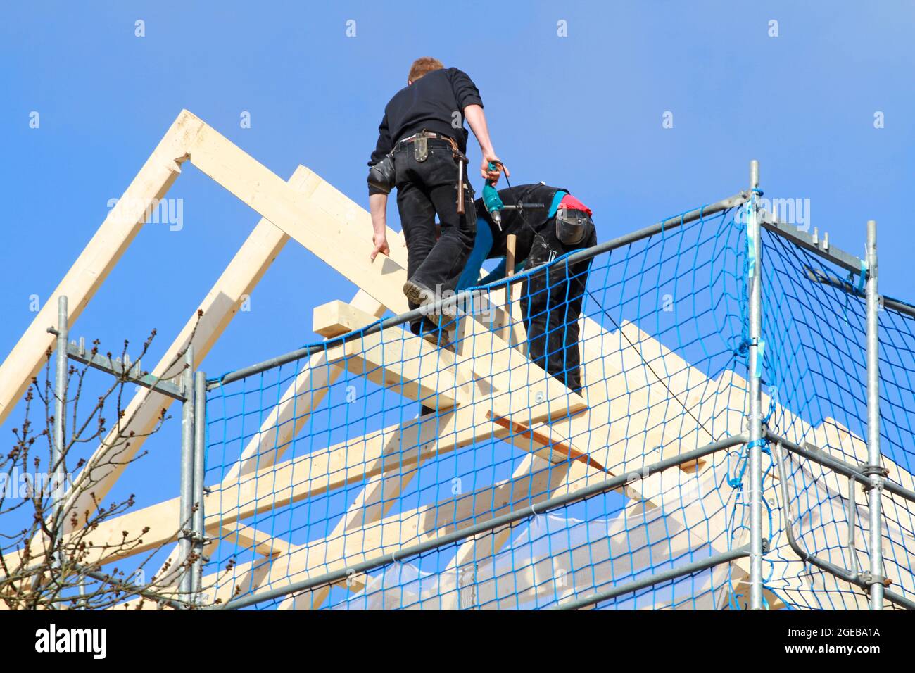 Carpenter assemble a new roof structure Stock Photo - Alamy