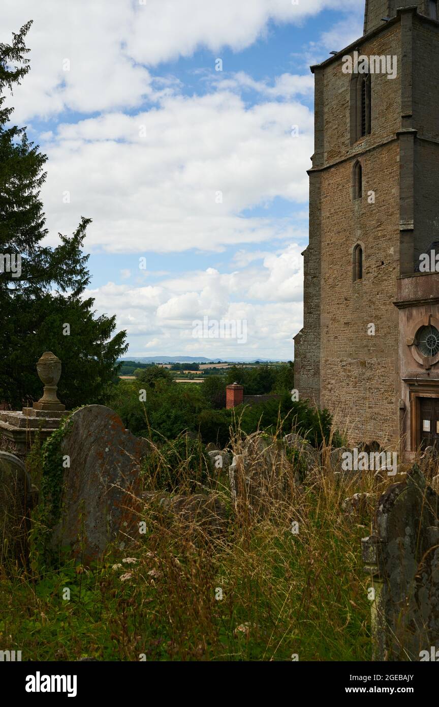 Graveyard scenery hi-res stock photography and images - Alamy