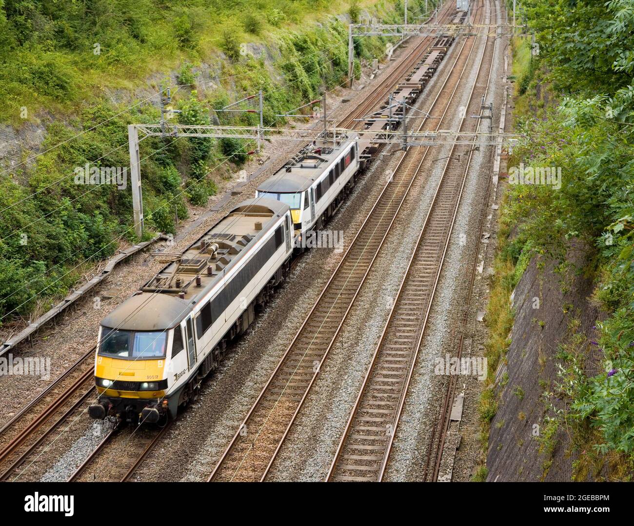 Freightliner Class 90 locomotives 90012 and 90005 work Felixstowe to ...