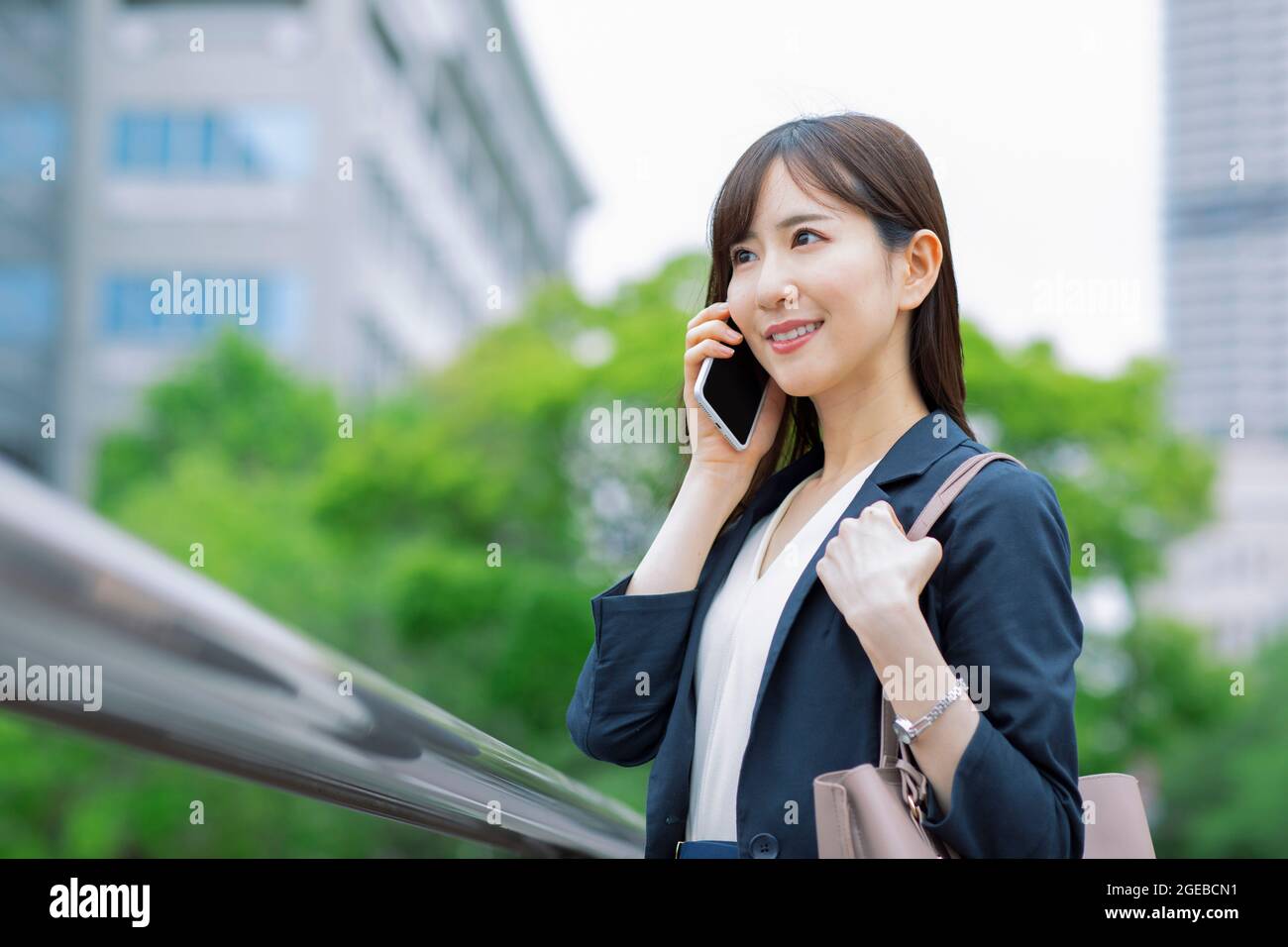 Japanese business woman downtown Stock Photo - Alamy