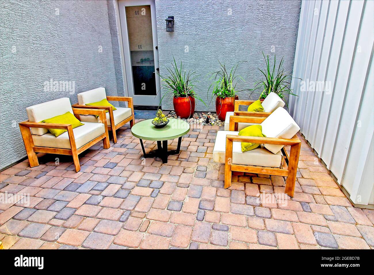 Wooden pavers hi-res stock photography and images - Alamy