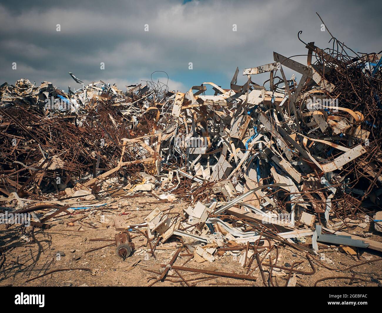 Twisted rebars hi-res stock photography and images - Alamy