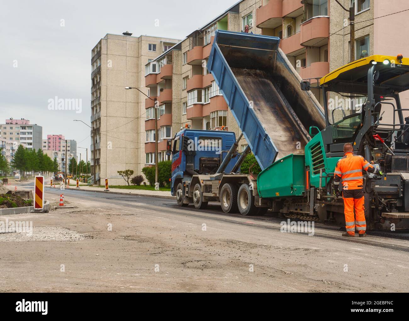Road paving machine stacking asphalt on the street Stock Photo - Alamy