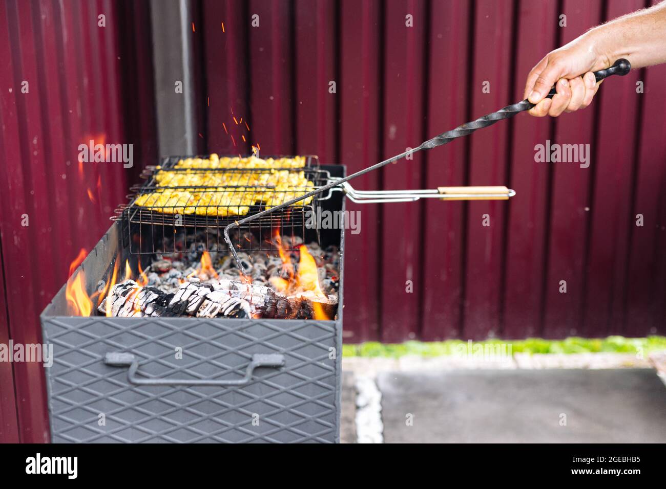 Man using grill hi-res stock photography and images - Alamy