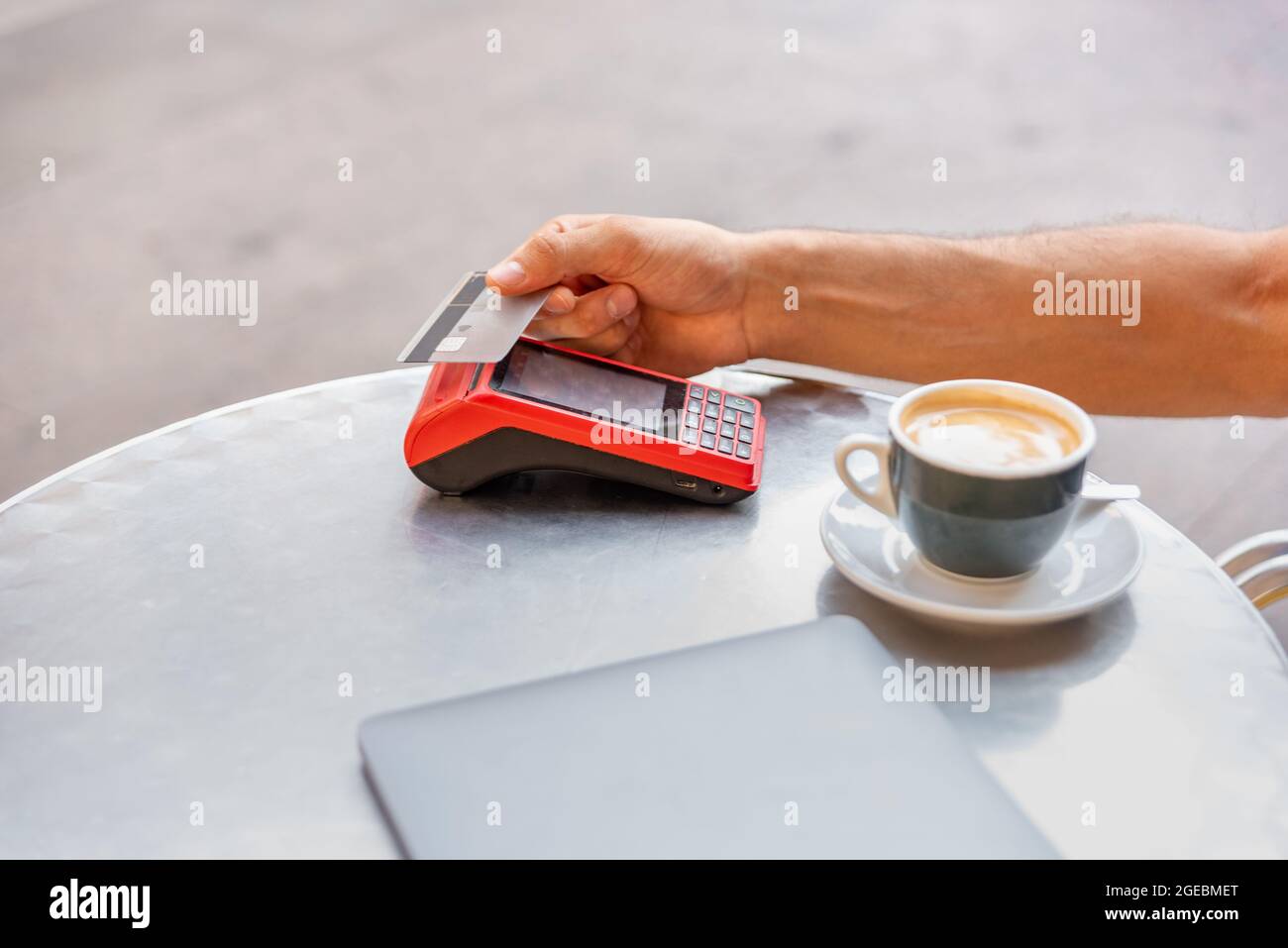 Unrecognizable man paying with credit card Stock Photo - Alamy
