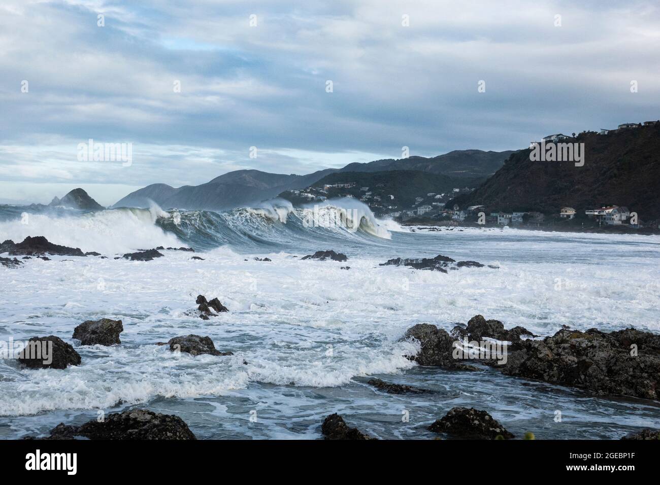 New zealand coast waves houses hi-res stock photography and images - Alamy