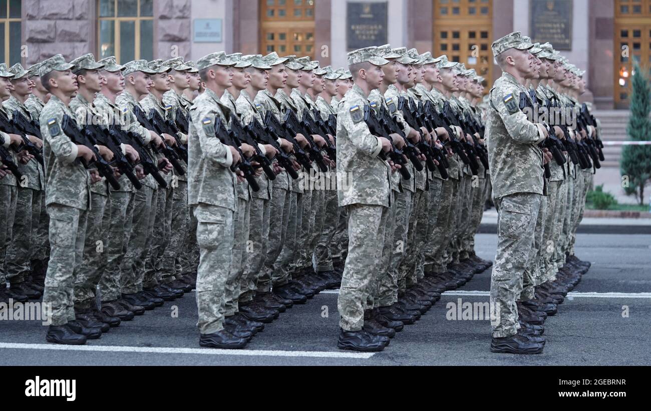 Formation of troops hi-res stock photography and images - Alamy