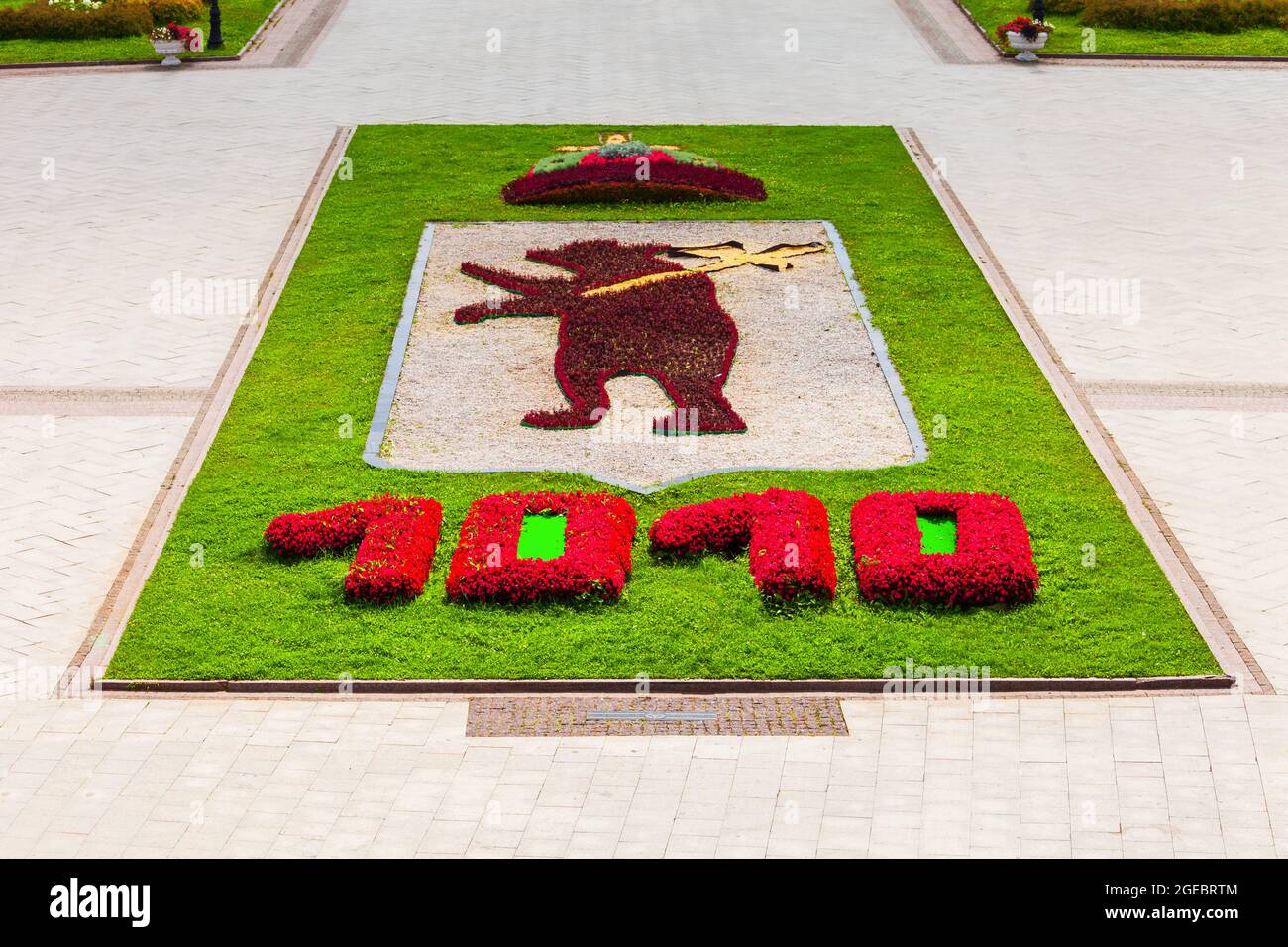 YAROSLAVL, RUSSIA - AUGUST 05, 2020: Bear sculpture in Strelka public ...