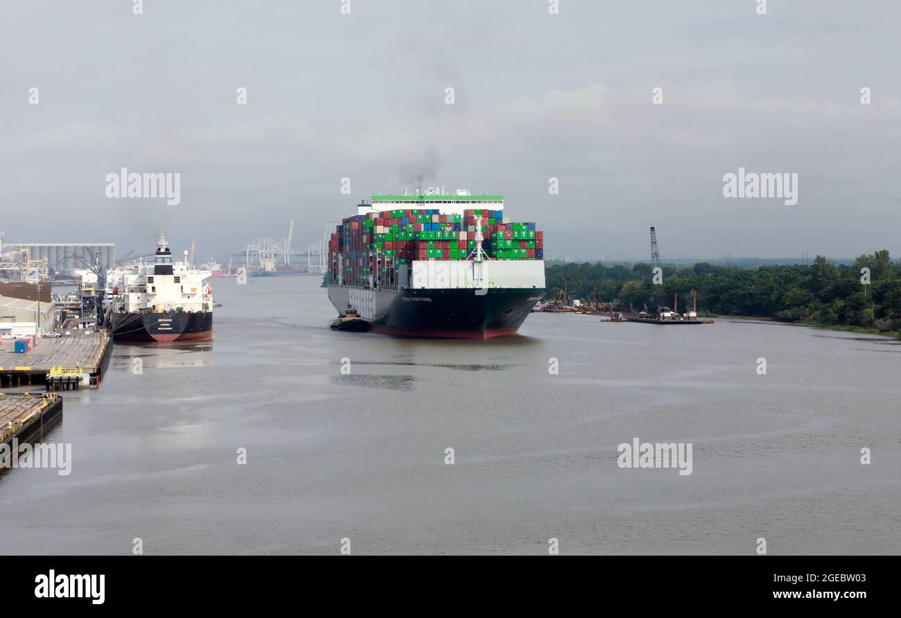 Ships enter the Customs and Border Protection Port of Savannah 28 July ...