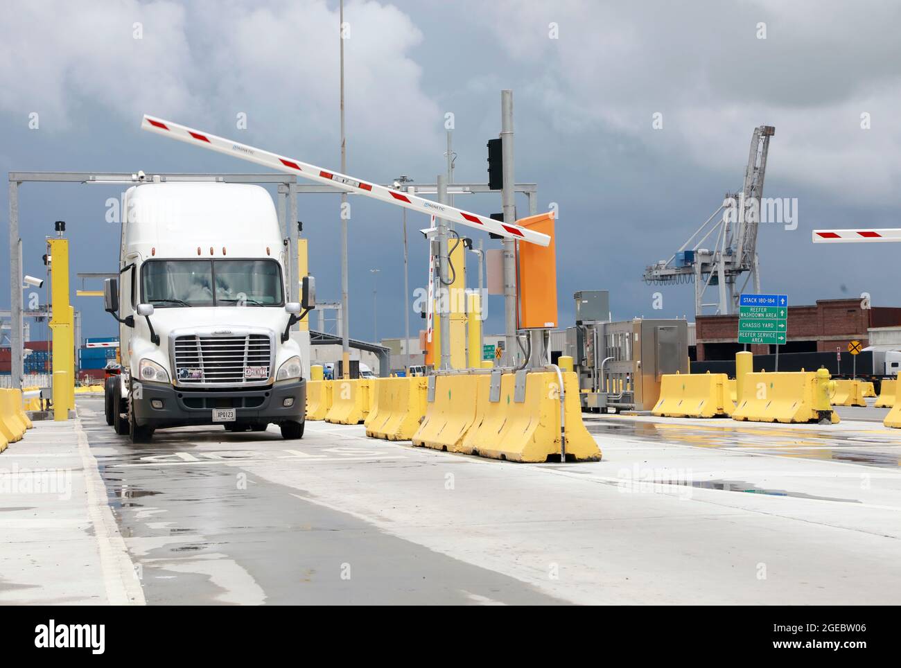 Vehicles at the entrance of the Customs and Border Protection Port of ...