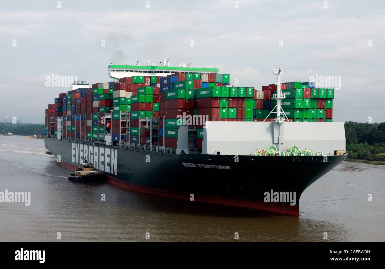 Ships enter the Customs and Border Protection Port of Savannah 28 July ...