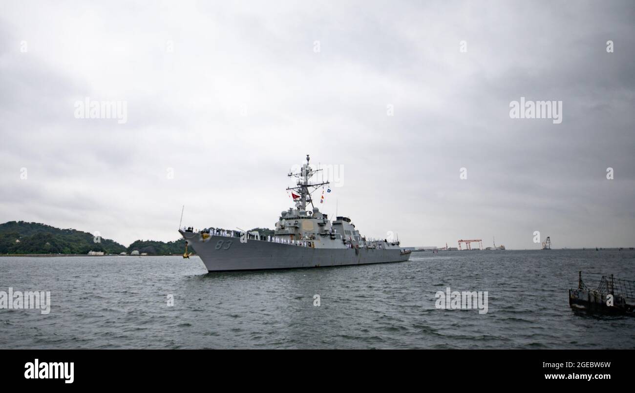 210816-N-KB666-1003 YOKOSUKA, JAPAN (Aug. 16, 2021) The Arleigh Burke ...