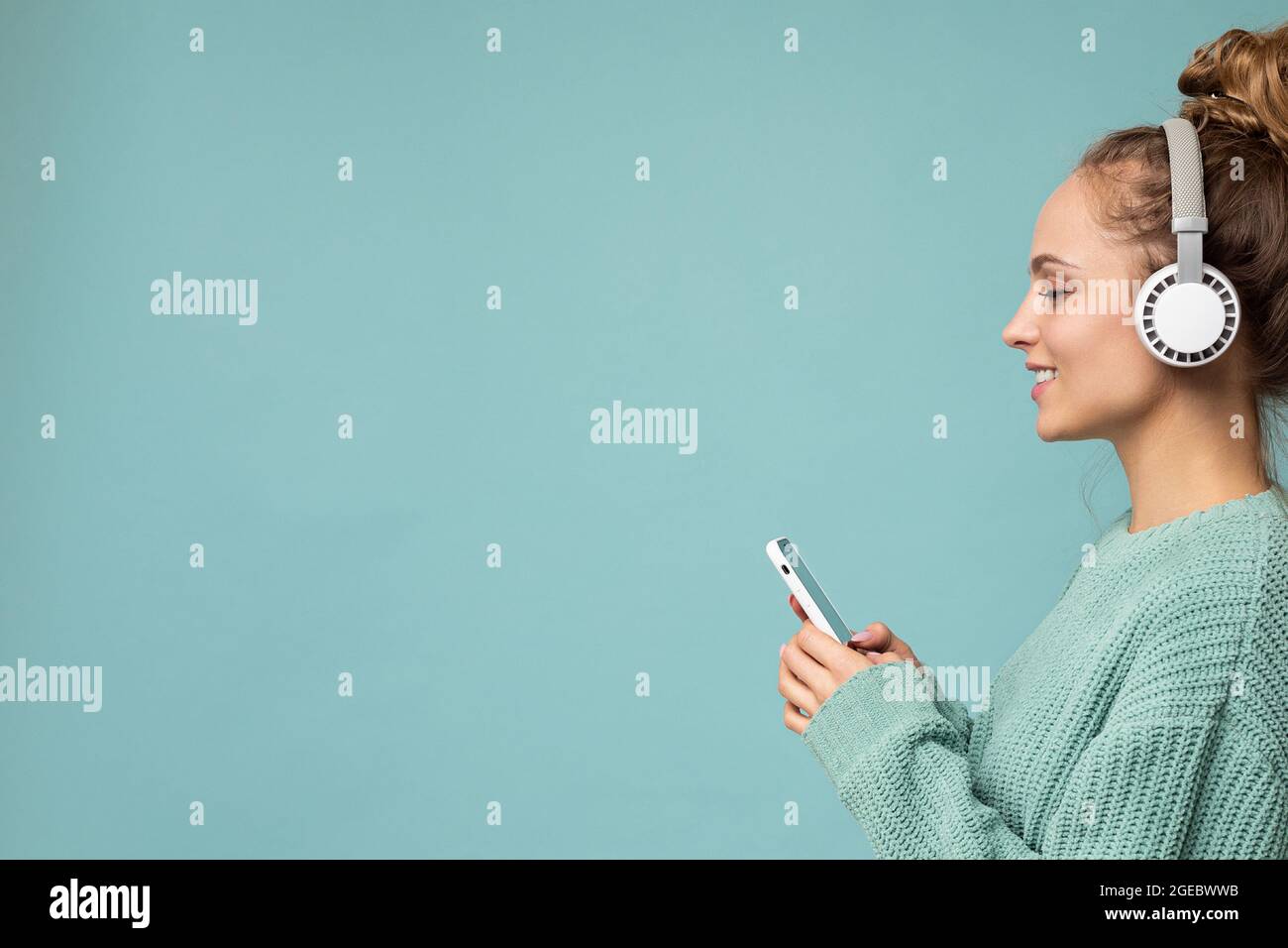 Ptofile hi-res stock photography and images - Alamy