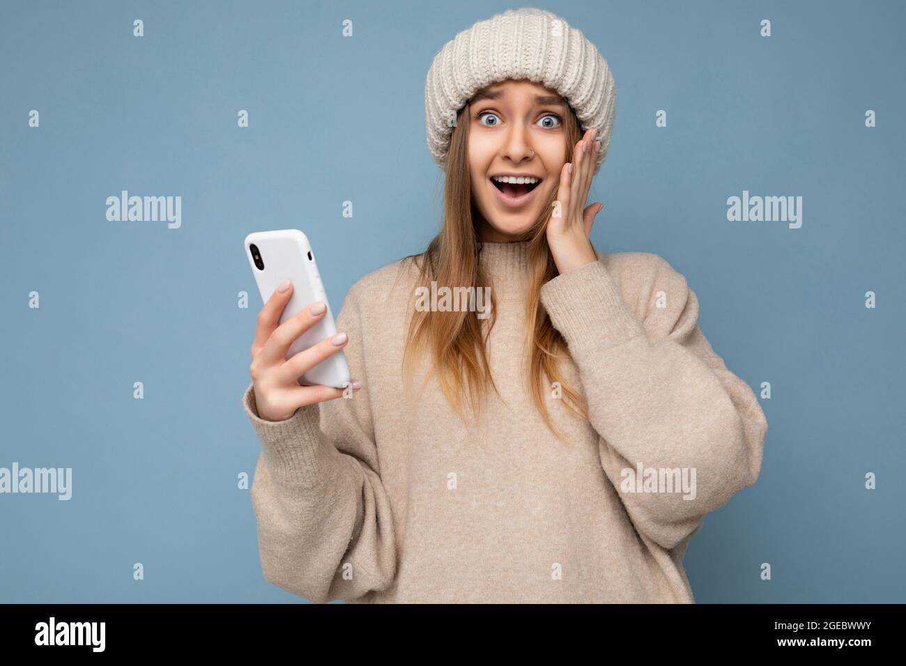 Photo of attractive crazy amazed surprised young woman wearing casual ...