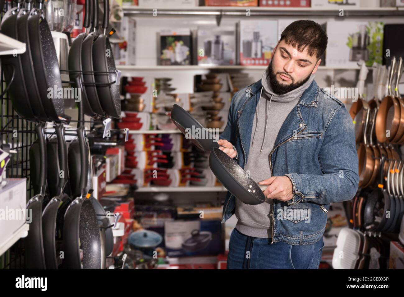 Frying pan store hi-res stock photography and images - Alamy