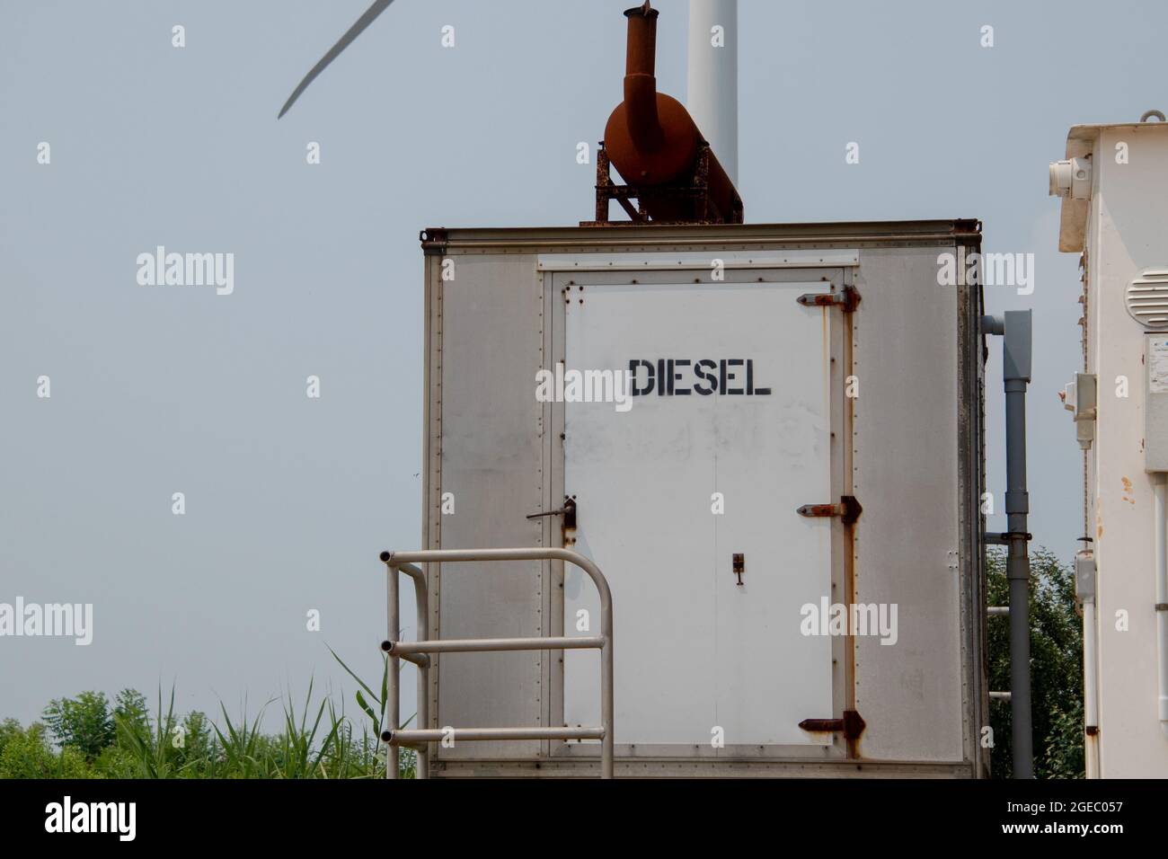 Hing of the door hi-res stock photography and images - Alamy