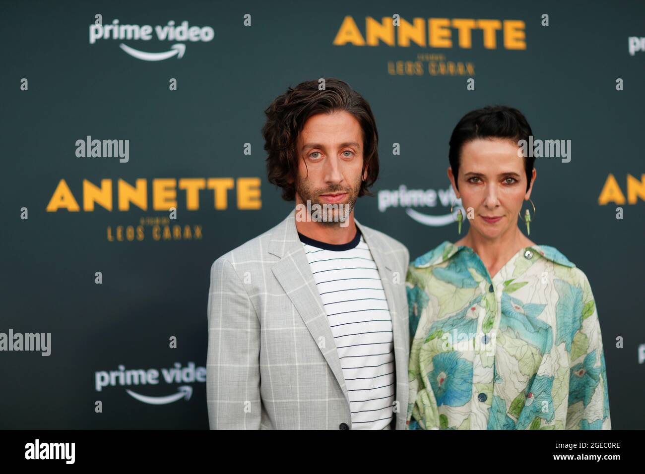 Simon helberg and wife hi-res stock photography and images - Alamy