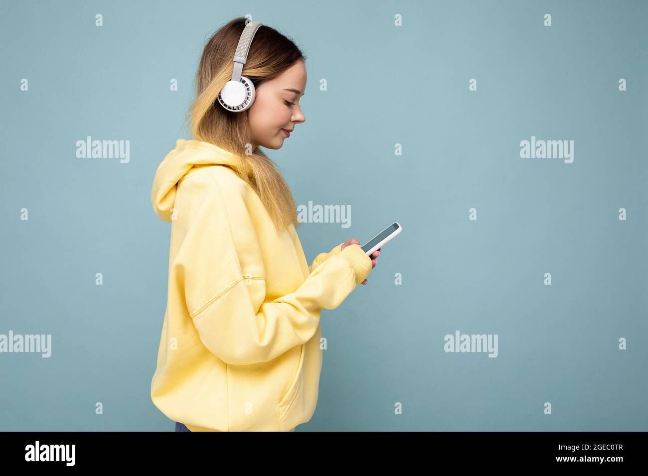 Side-ptofile photo of beautiful young woman wearing stylish casual ...