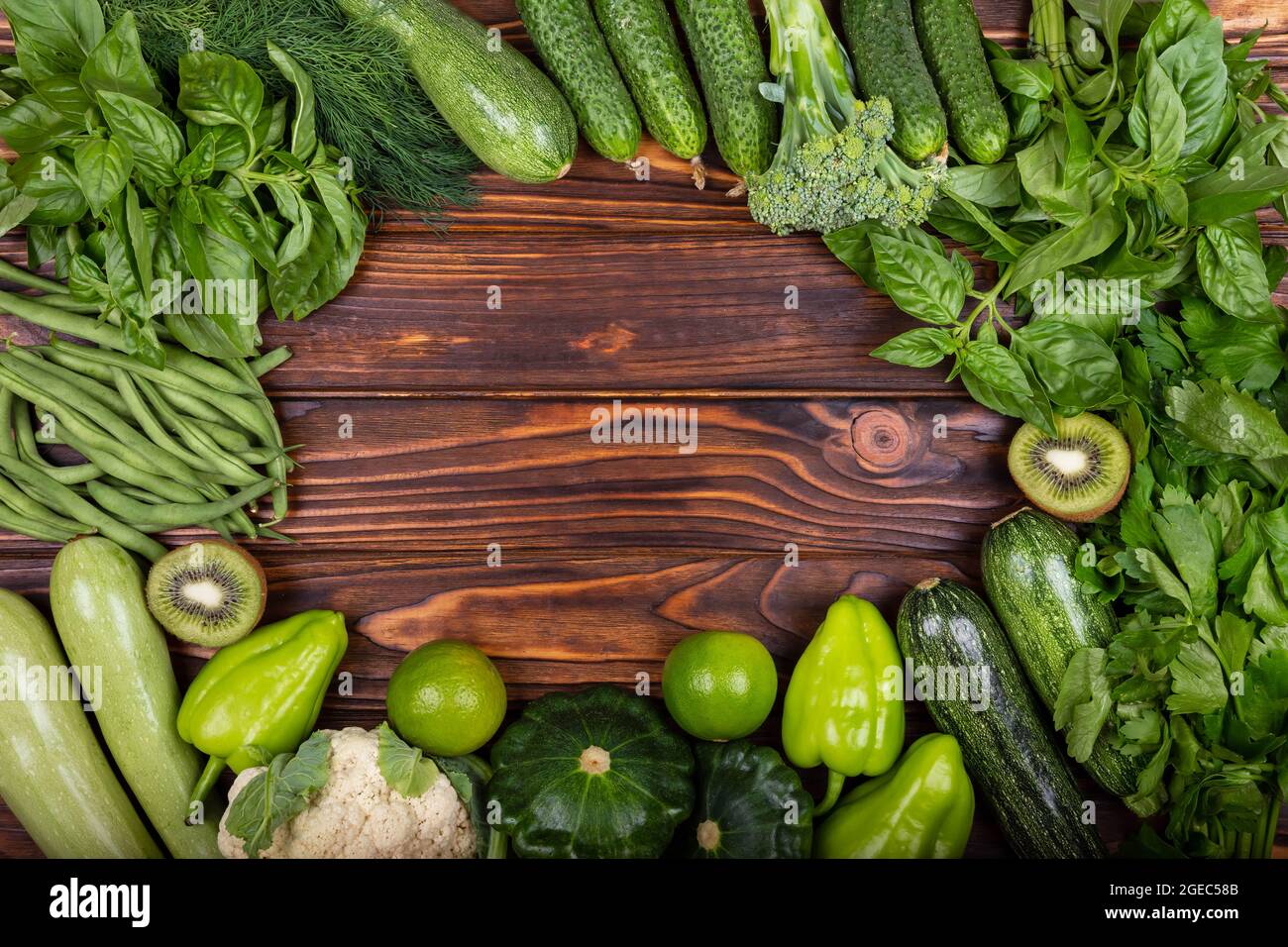 Fresh vegetables background. Green vegetable frame Stock Photo - Alamy