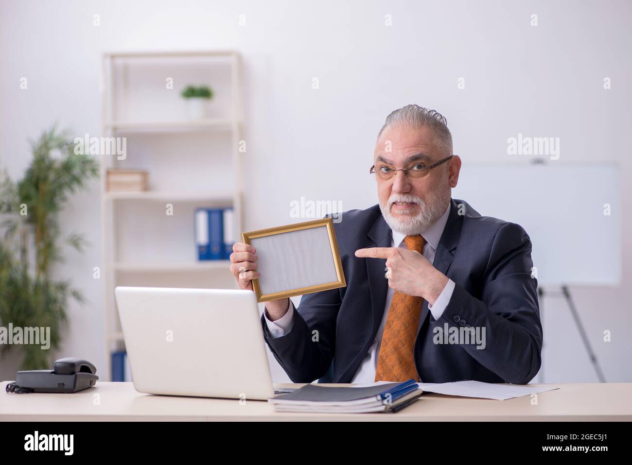 Old businessman employee missing his wife at workplace Stock Photo - Alamy