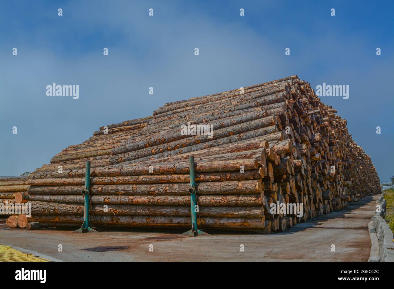Logging mill pacific hi-res stock photography and images - Alamy