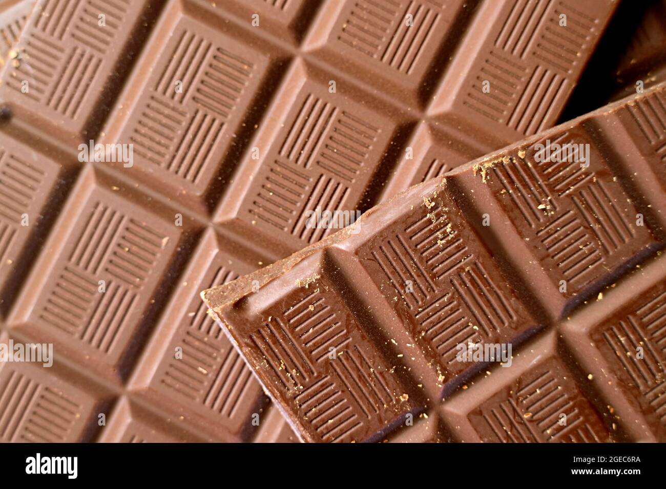 Cracked chocolate hi-res stock photography and images - Alamy