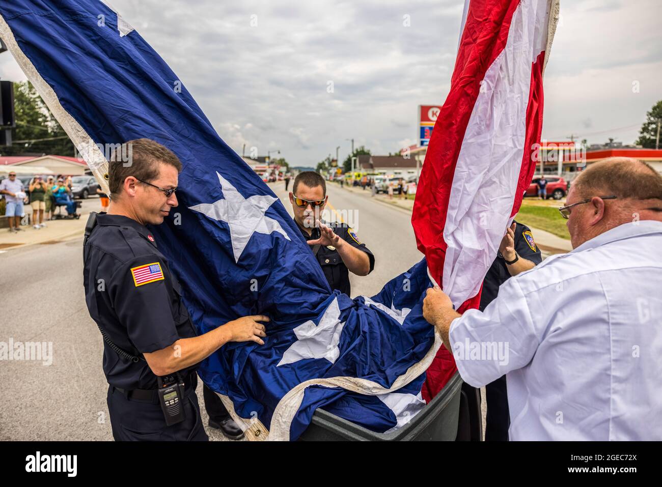 Firefighters raise an American flag for the funeral procession of ...