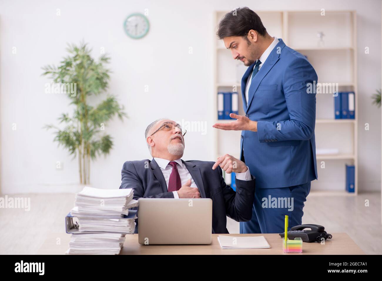 Two employees working in the office Stock Photo - Alamy