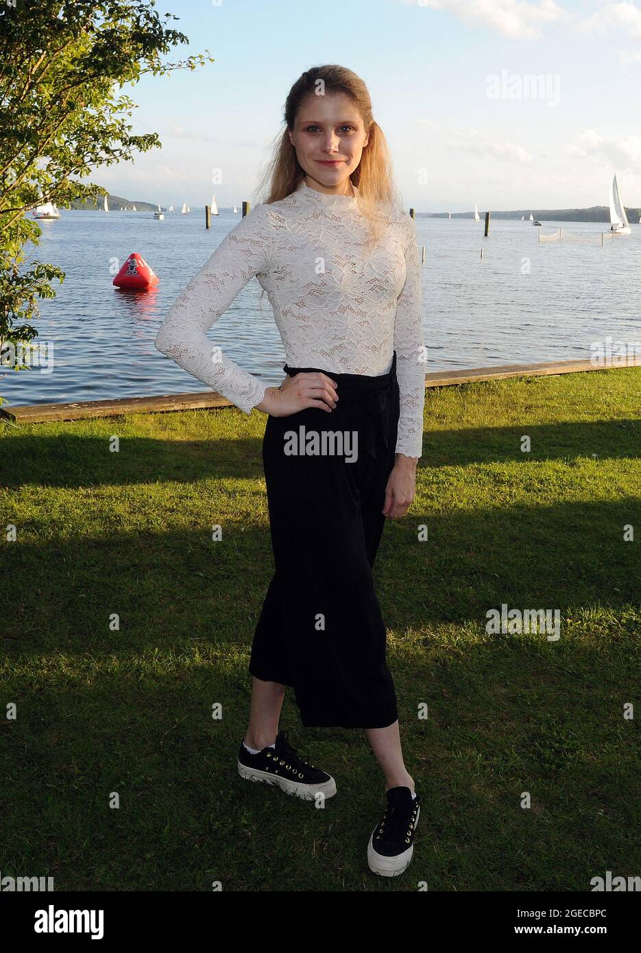 Starnberg, Germany. 18th Aug, 2021. The actress Stephanie Lexer comes ...